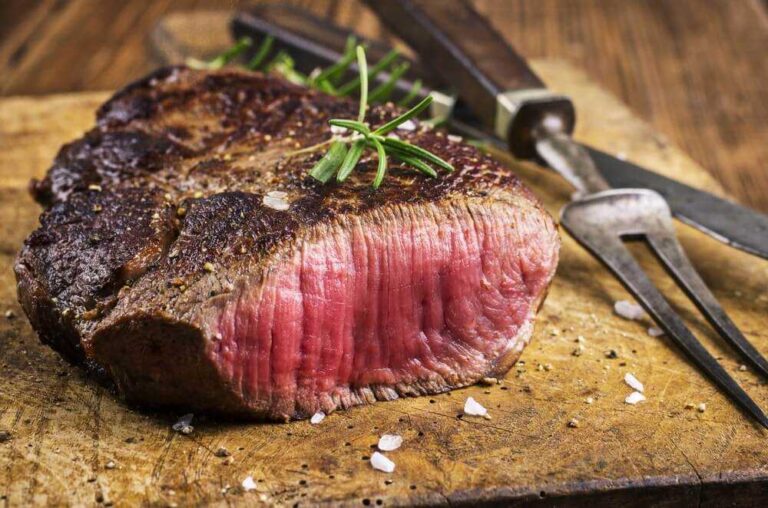 Come cucinare il filetto al vino rosso? Ecco la ricetta
